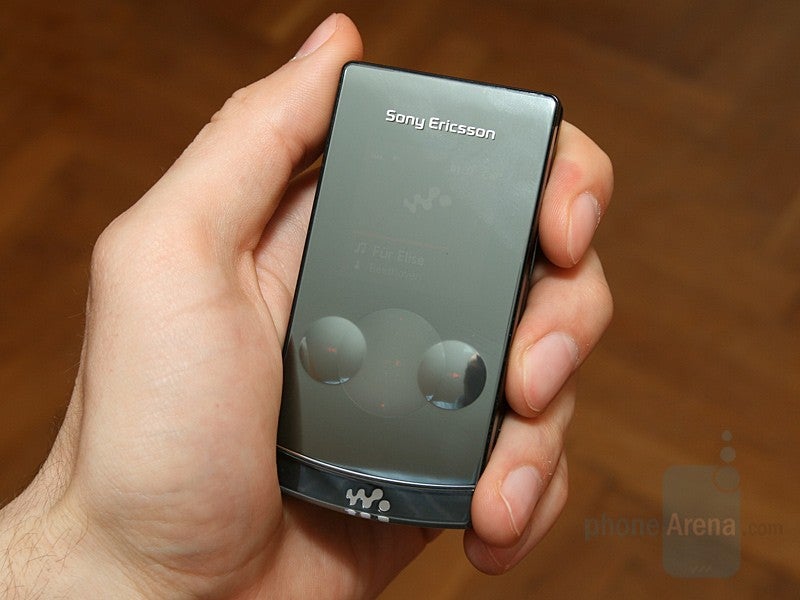 Hands-on with Sony Ericsson W980 and G502 - PhoneArena