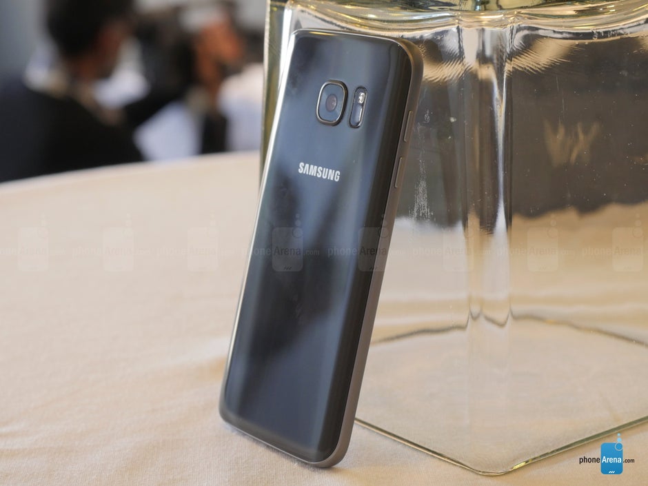 Samsung Galaxy S7 hands-on: stronger, faster, better - PhoneArena