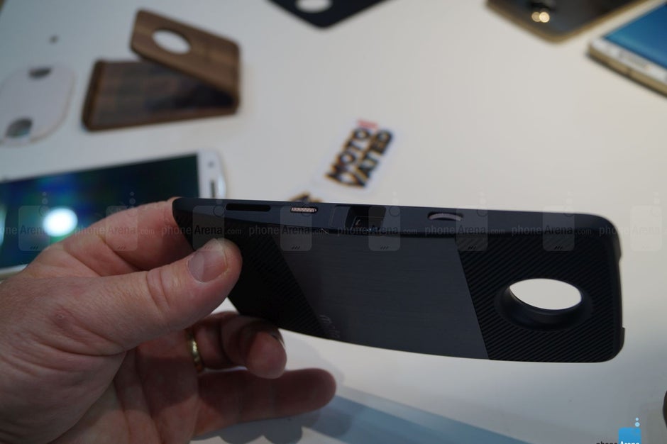 Moto Insta-Share Projector hands-on - PhoneArena