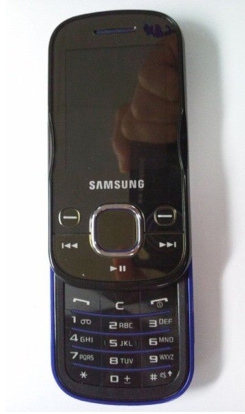 The Samsung S3650 got itself a nickname and pictures, the M2520 has ...