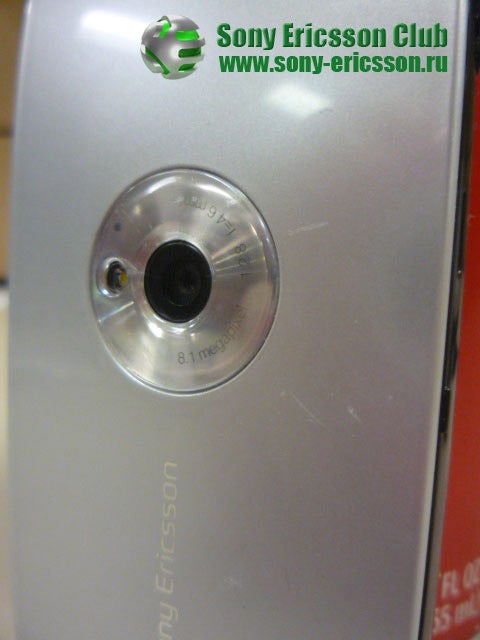 Pictures of the Sony Ericsson Kurara and a Coca-Cola can - PhoneArena