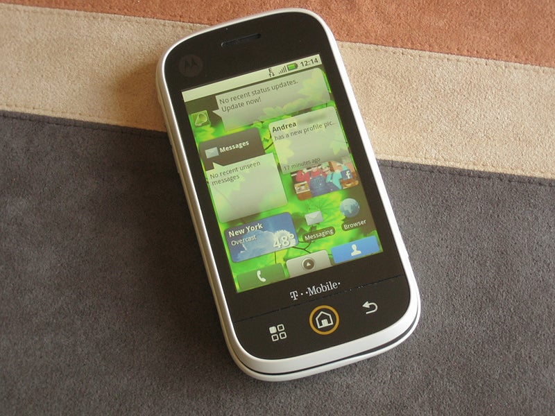 Hands on with the Motorola CLIQ - PhoneArena