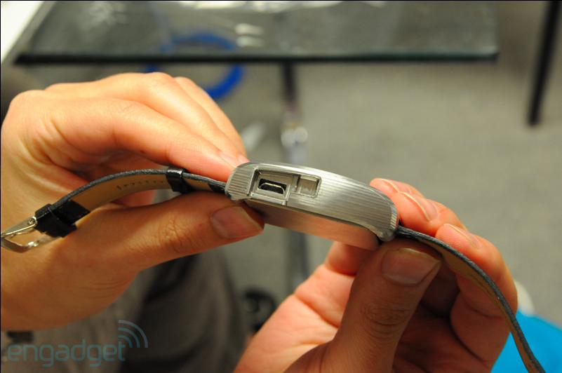 inPulse watch for BlackBerry stops for wrist-on photos - PhoneArena