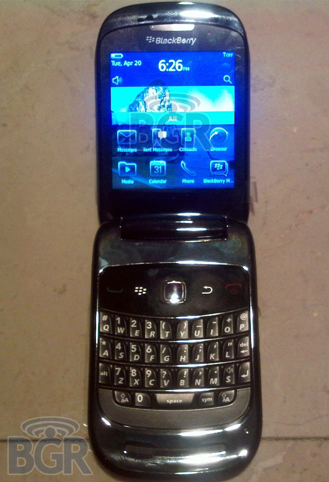 OS 6.0 gets previewed on the BlackBerry 9670 - which is a flip phone ...