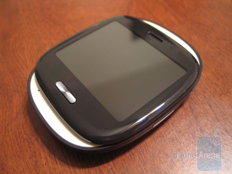 Hands-on with the Microsoft KIN ONE and KIN TWO - PhoneArena