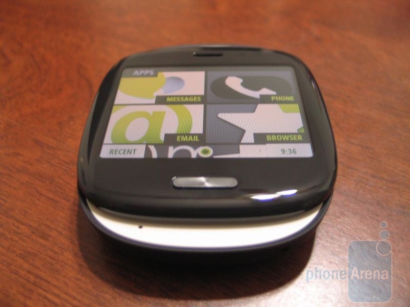 Hands-on with the Microsoft KIN ONE and KIN TWO - PhoneArena