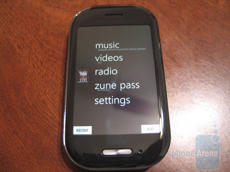 Hands-on with the Microsoft KIN ONE and KIN TWO - PhoneArena