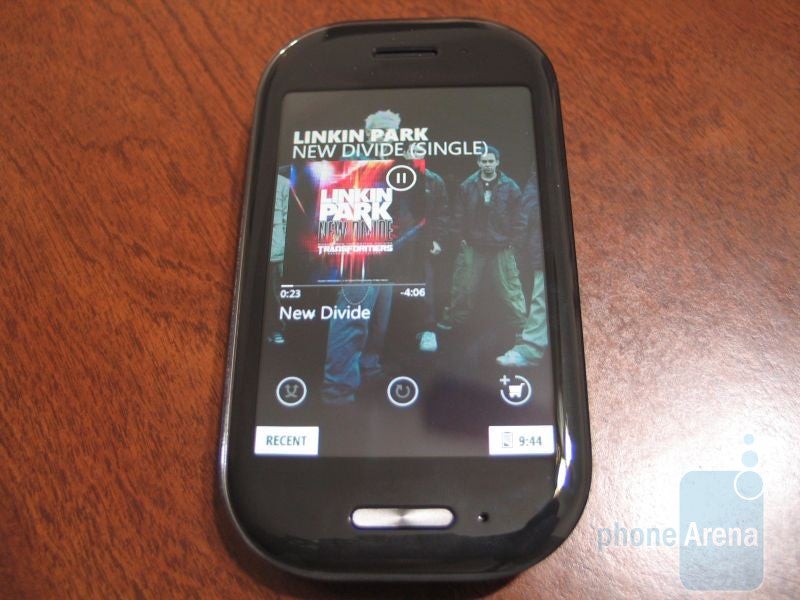 Hands-on with the Microsoft KIN ONE and KIN TWO - PhoneArena