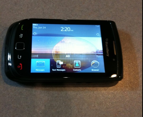BlackBerry Bold 9800 surfaces again with new pictures - PhoneArena