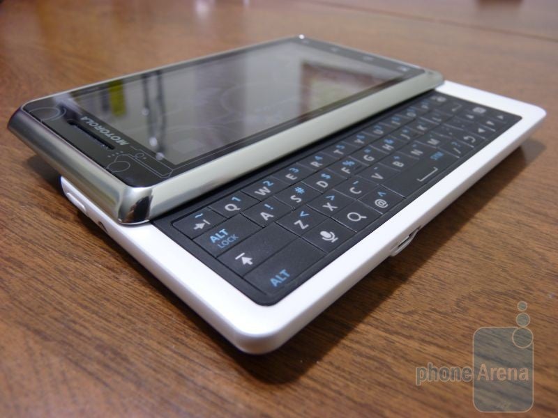 Motorola DROID R2-D2 Special Edition Hands-on - PhoneArena