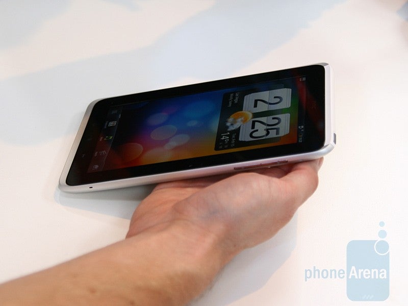 HTC Flyer Hands-on - PhoneArena