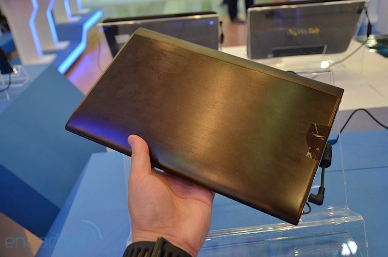 Intel demoes Oak Trail tablets running Android Honeycomb, hints at a ...
