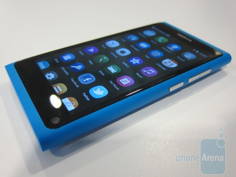 Nokia N9 Hands-on - PhoneArena