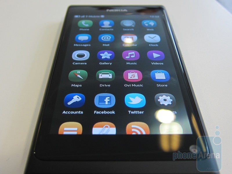 Nokia N9 Hands-on - PhoneArena