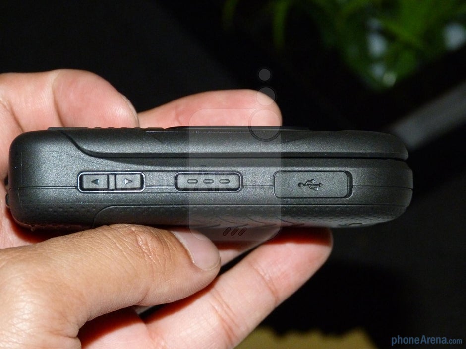 Kyocera DuraCore and DuraMax Hands-on - PhoneArena