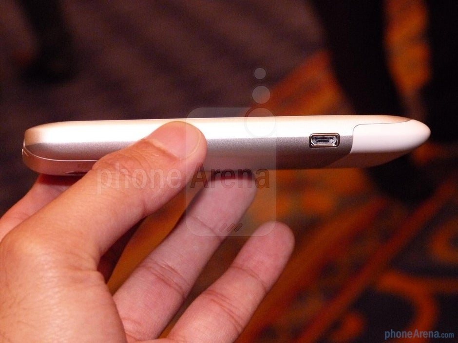 HTC Radar 4G Hands-on - PhoneArena