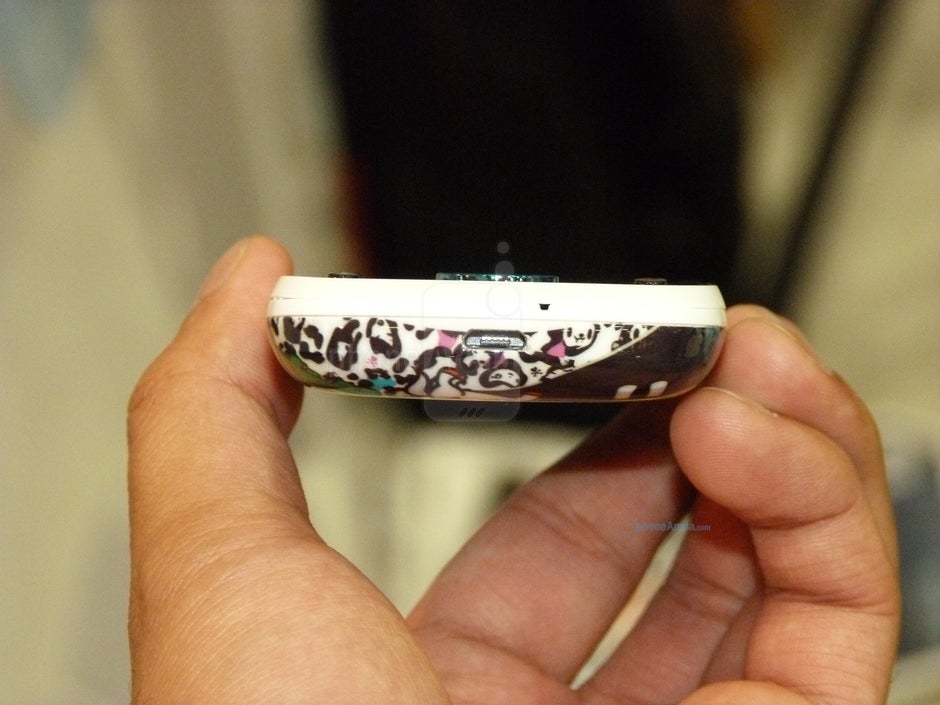 Huawei M835 Tokidoki edition hands-on - PhoneArena