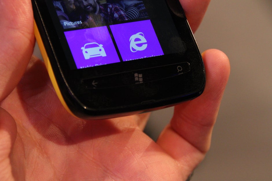 Nokia Lumia 710 Hands-on | PhoneArena reviews - PhoneArena