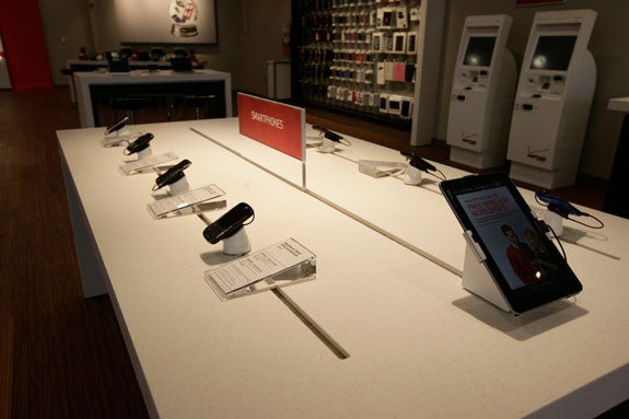 Verizon concept store is very Applesque - PhoneArena
