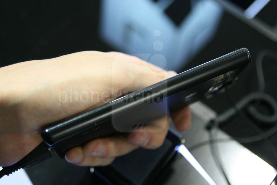 LG Optimus L7 Hands-on Review - PhoneArena