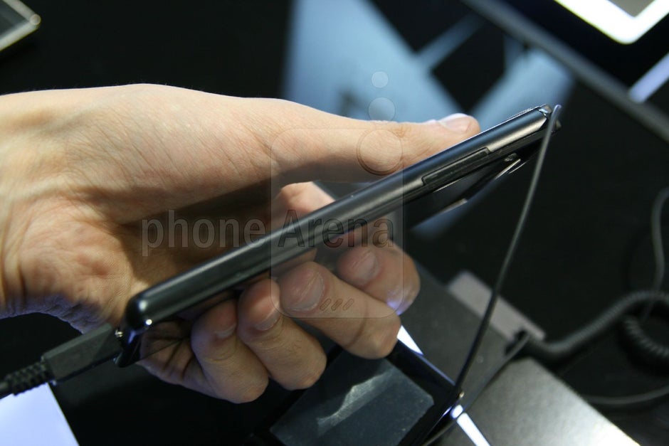 LG Optimus L7 Hands-on Review - PhoneArena