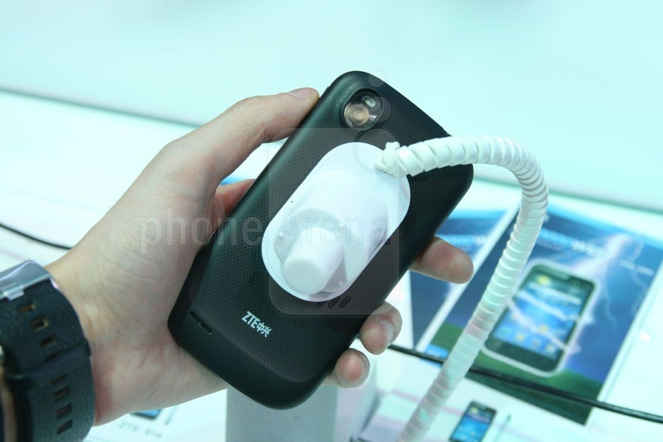 ZTE Orbit Hands-on Review - PhoneArena