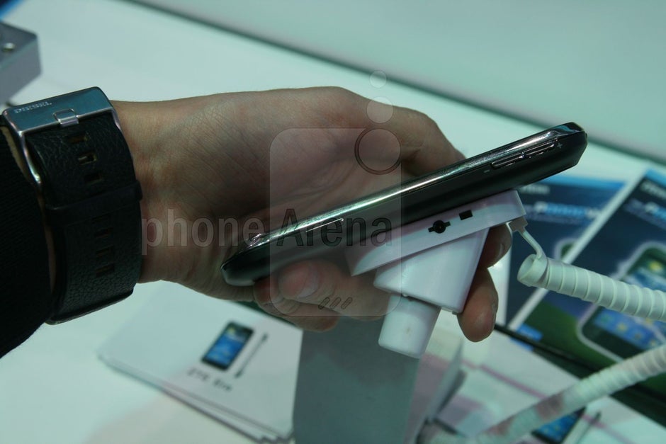 ZTE Orbit Hands-on Review - PhoneArena