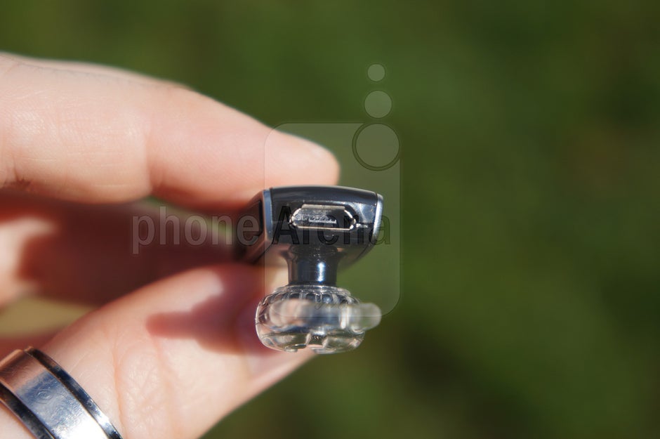 Plantronics M55 Bluetooth headset hands-on - PhoneArena