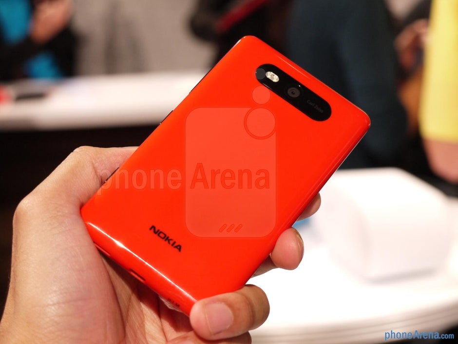 Nokia Lumia 820 hands-on | PhoneArena reviews - PhoneArena