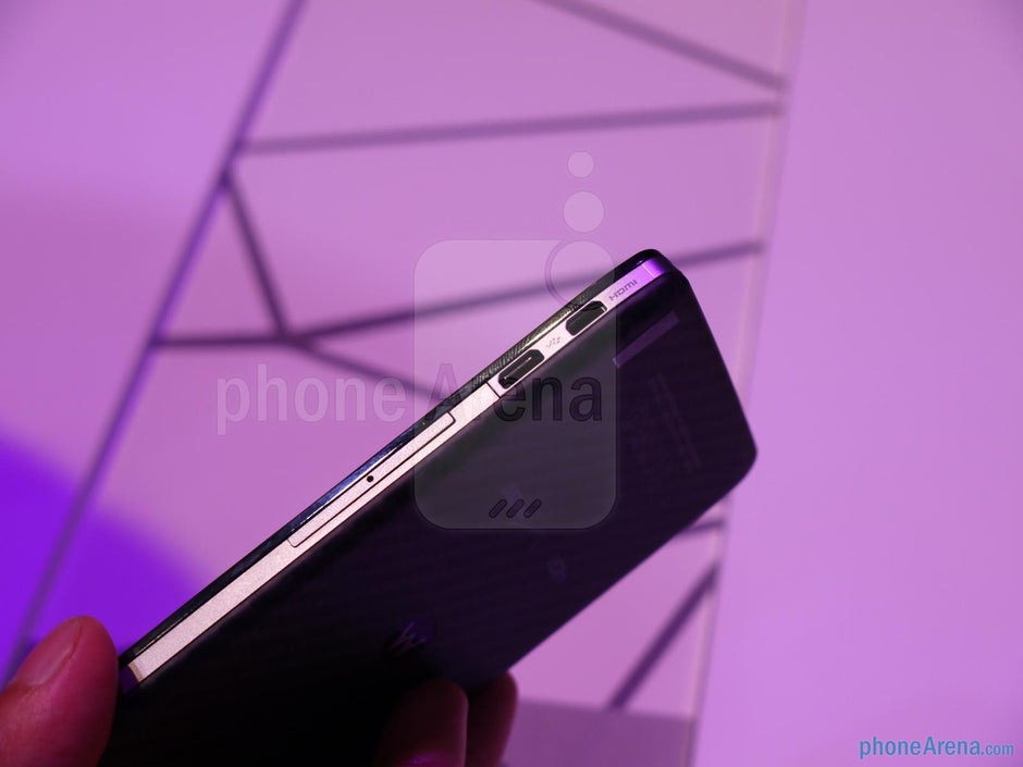 Motorola DROID RAZR MAXX HD hands-on - PhoneArena