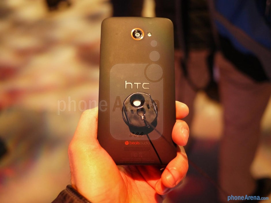 HTC DROID DNA hands-on - PhoneArena