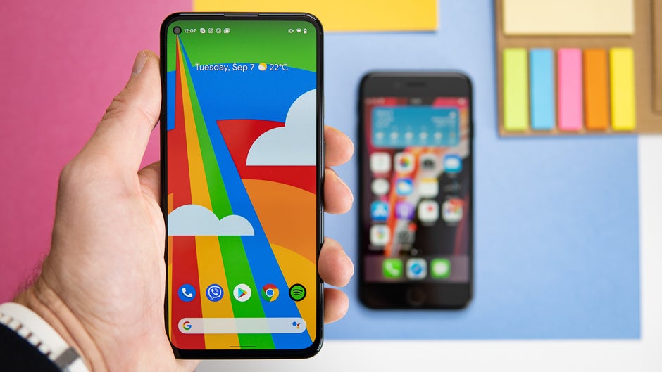 Google Pixel 5a vs Apple iPhone SE: which one should you choose ...