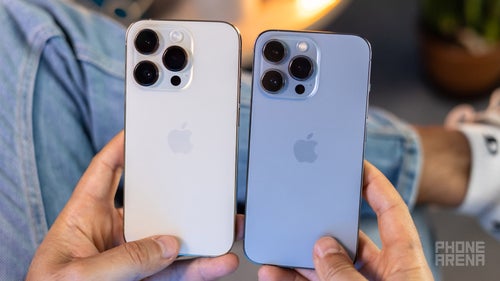 Apple's entire iPhone 14 family is sold with $300 Walmart gift cards ...