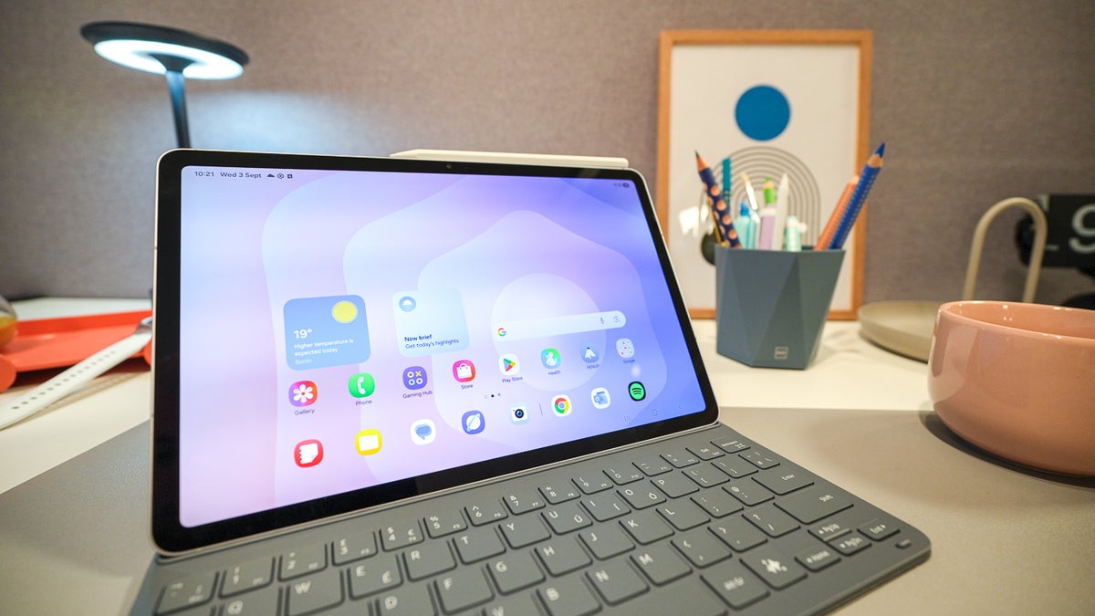 Samsung Galaxy Tab S11 Hands-on Preview: It's basically a mini Tab ...