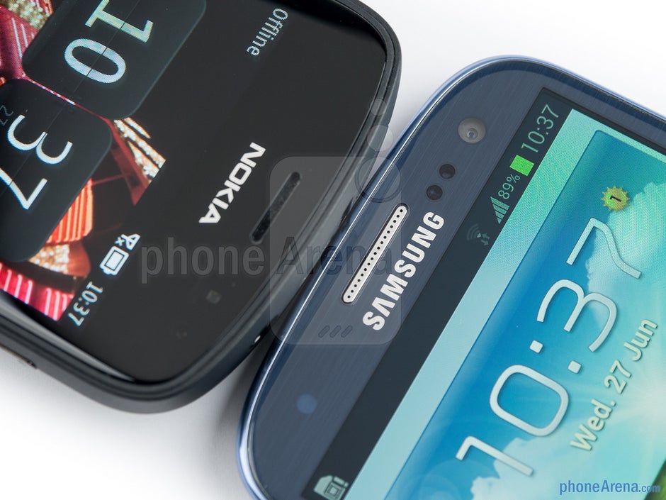 Nokia 808 PureView vs Samsung Galaxy S III - PhoneArena