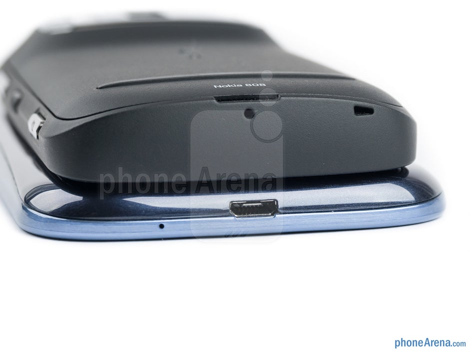 Nokia 808 PureView vs Samsung Galaxy S III - PhoneArena
