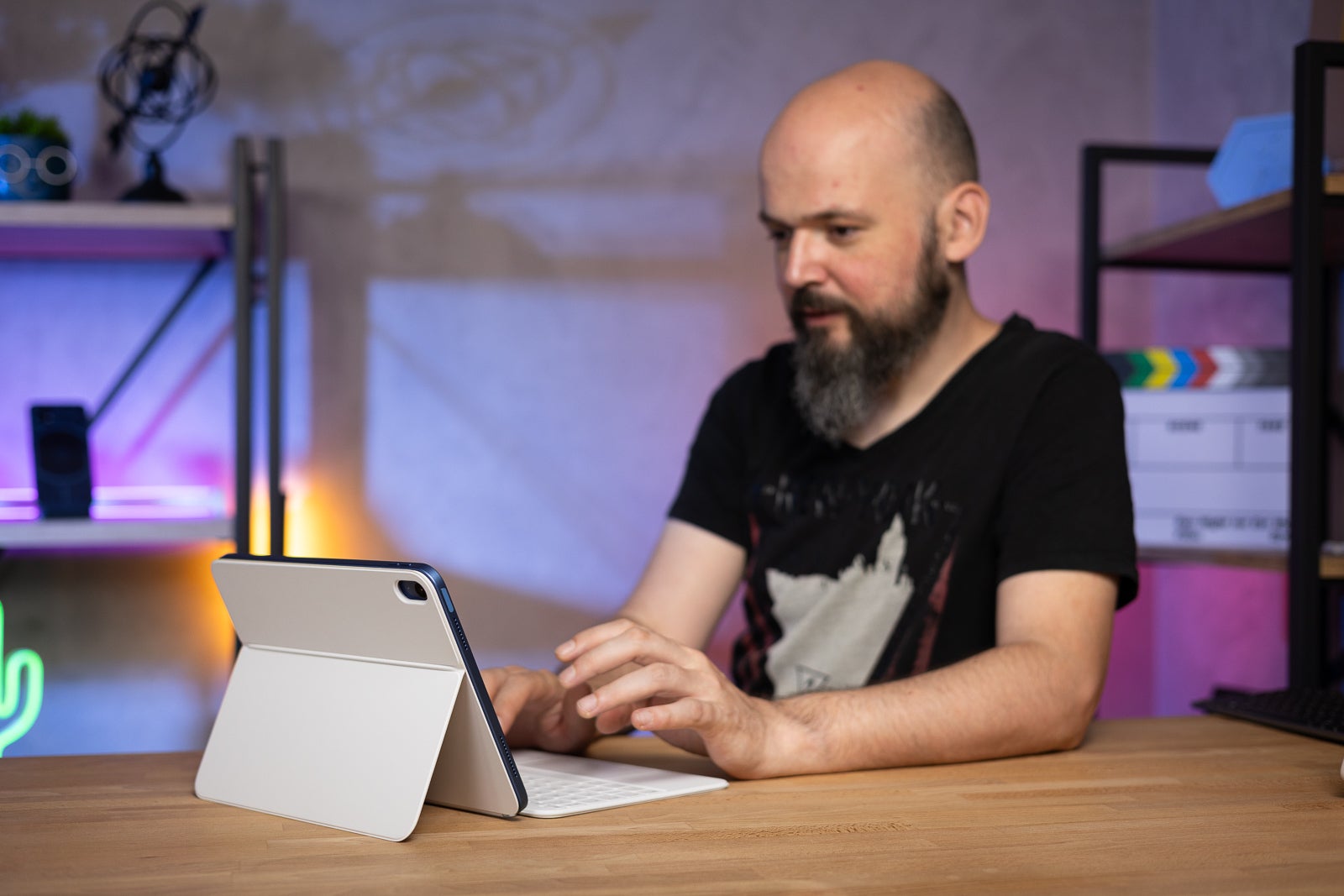 Google Pixel Tablet vs Apple iPad 10th gen: play versus work - PhoneArena