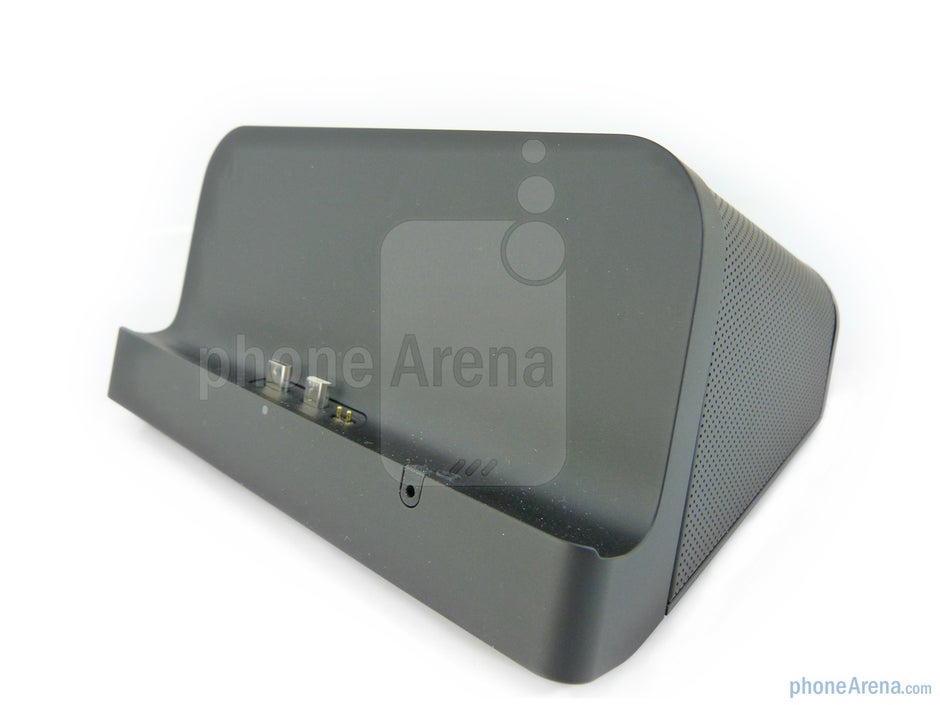 Motorola XOOM Standard and Speaker docks Review - PhoneArena
